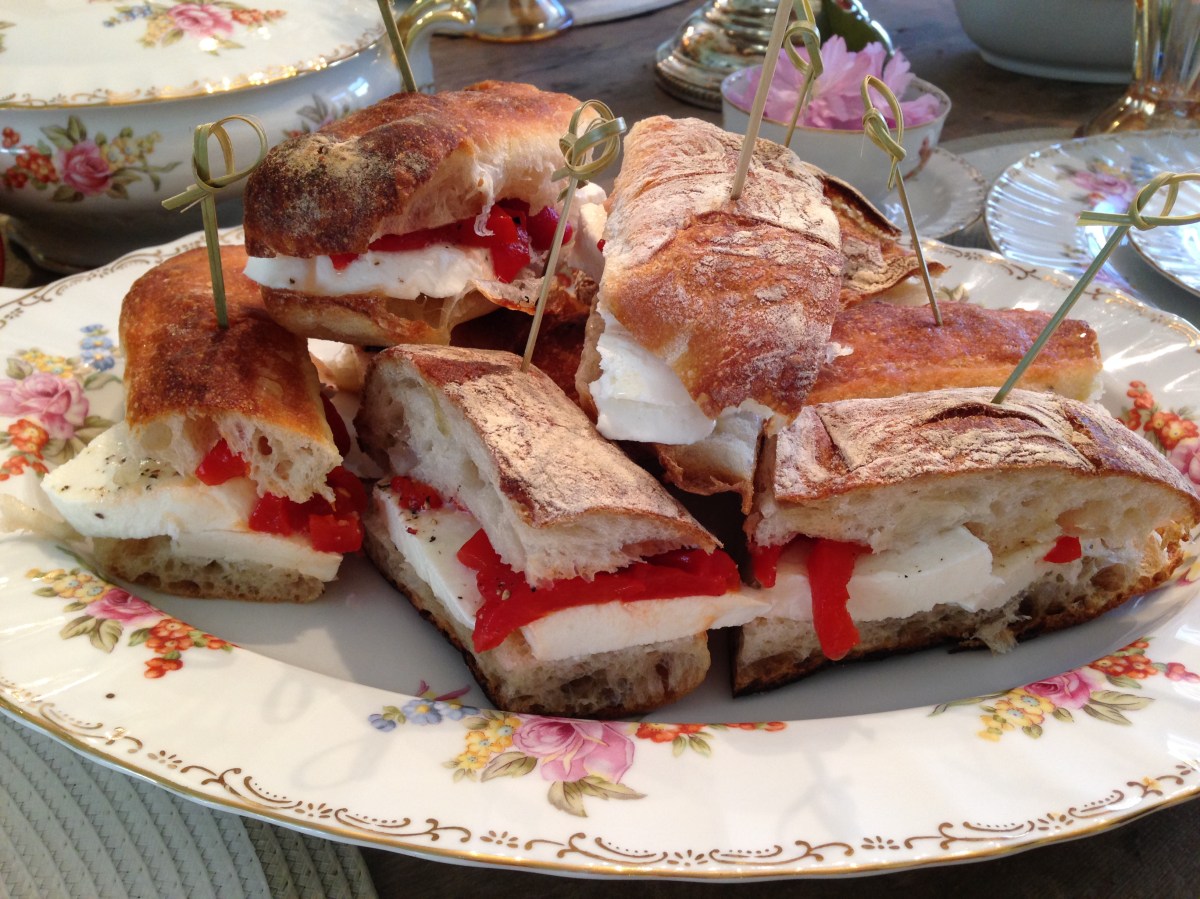 Mozzarella and Roasted Red Pepper Strecci Sandwich – Chowfancy